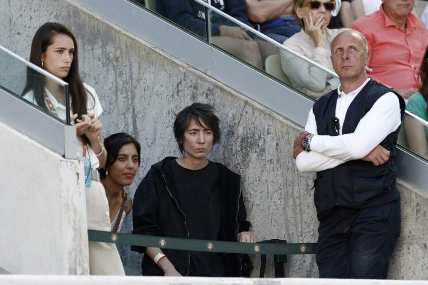 Popular singer Zemfira spotted in Russian player's box at French Open ...