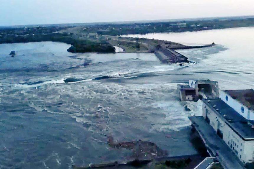 War zone villagers flee after massive Ukraine dam destroyed | The ...