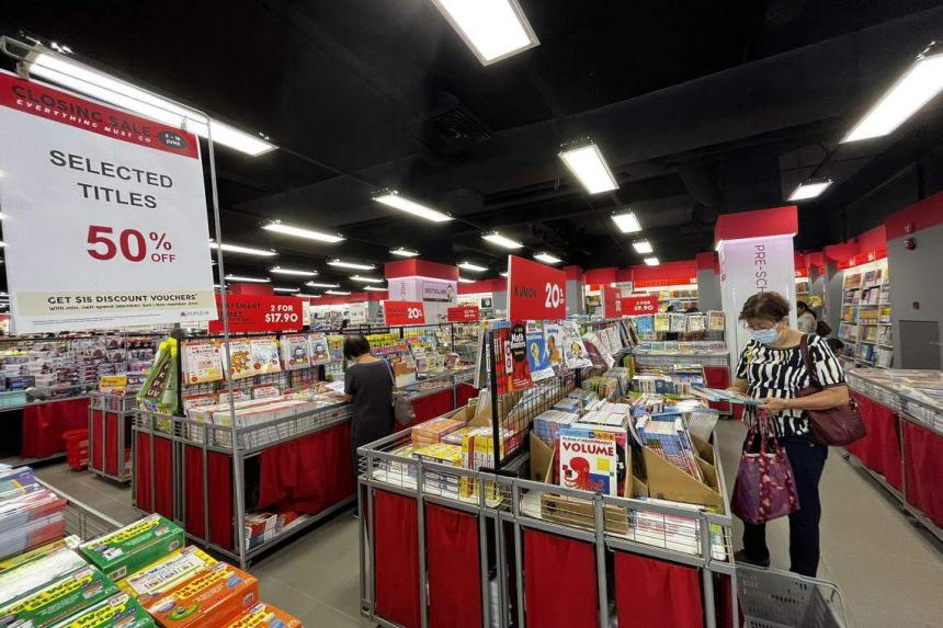 ‘I will miss you’: Patrons bid farewell to iconic Popular bookstore ...
