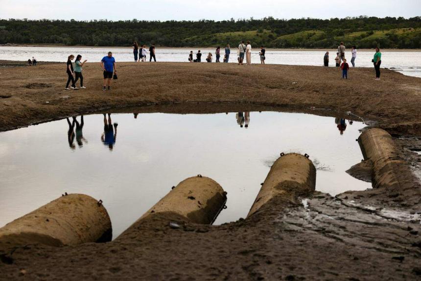 Dnipro River should return to its banks by June 16 after dam collapse ...