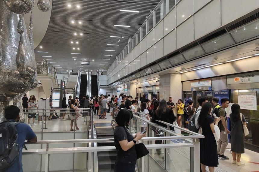 Longer wait for Circle Line passengers as closure of one platform at ...