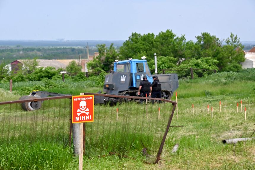 Ukraine demining like clearing Europe after World War II, says UN | The ...
