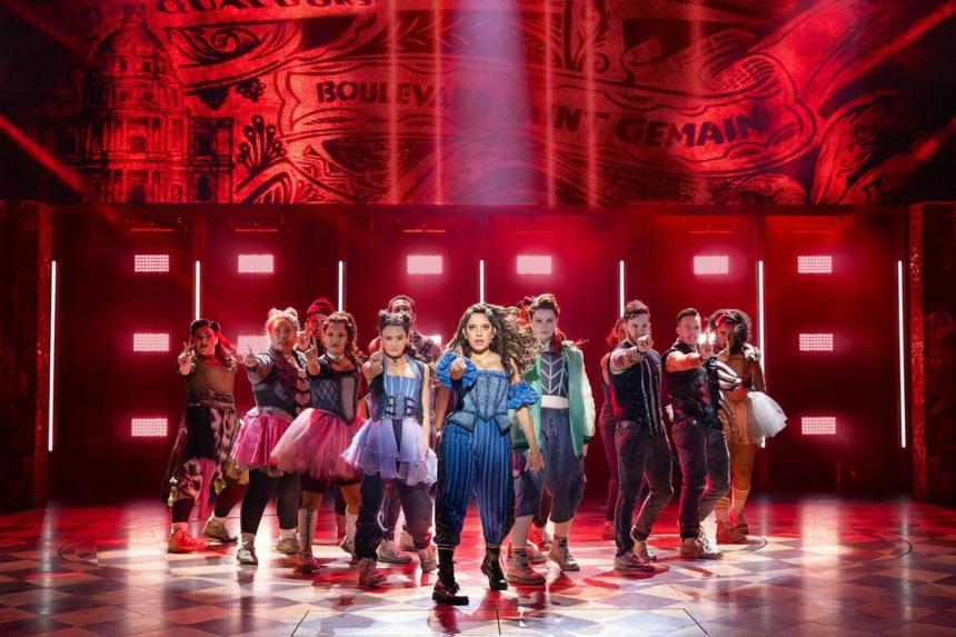 & Juliet musical features modern-day take on Romeo And Juliet, gender ...