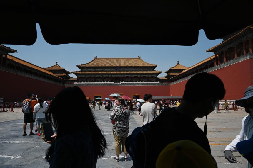 Beijing sweats in extreme 40 deg C heat for record third day | The ...