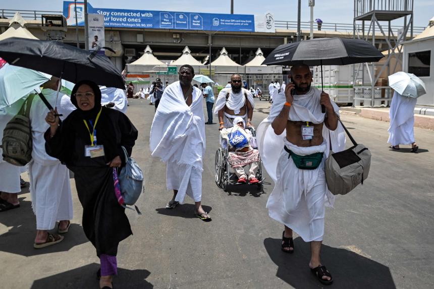 Huge crowds swarm from Mecca for haj climax | The Straits Times