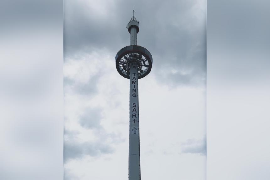 Tourists trapped for thirty minutes in 110m-tall revolving tower in ...