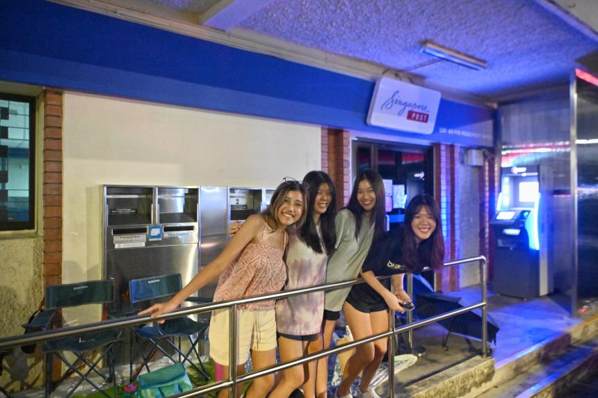 Queues at SingPost outlets start two days before general sale of Taylor ...