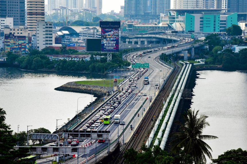 Motorists can’t turn right to Woodlands Checkpoint from Woodlands ...