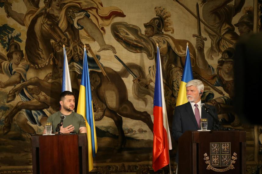 Ukraine’s Zelensky urges Nato summit to send ‘clear signal’ on ...
