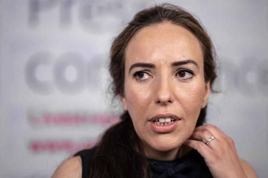 Wikileaks founder Assange's wife appeals to US President for clemency ...