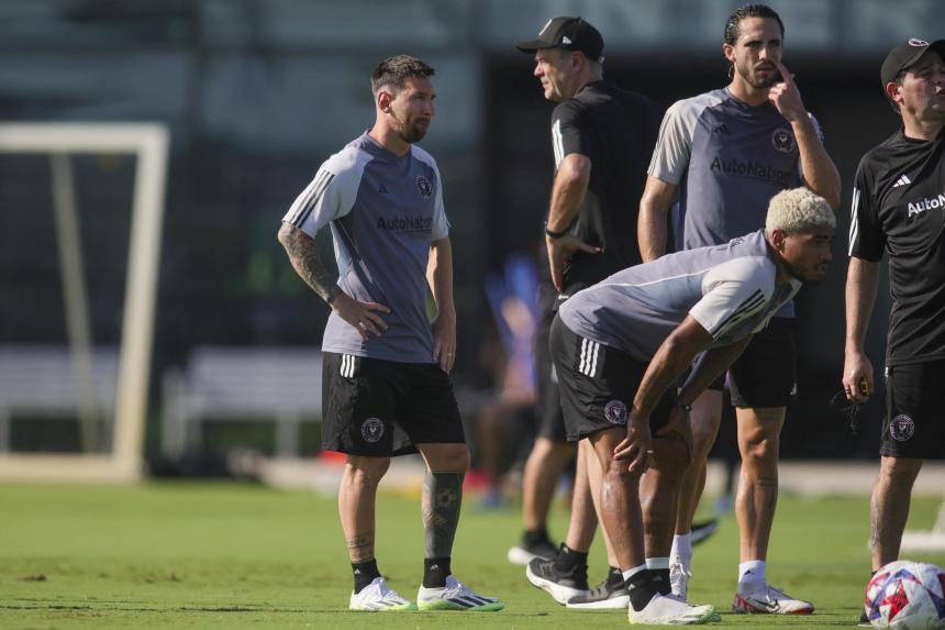 Lionel Messi starts his new job in the Florida heat | The Straits Times