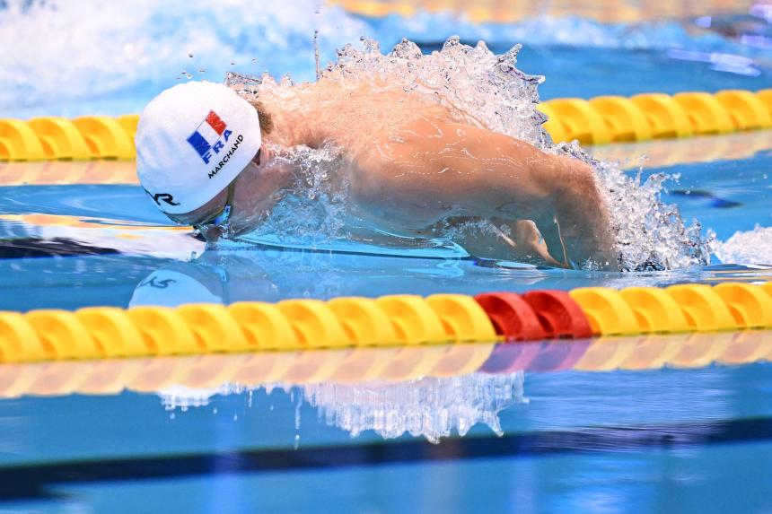 Ariarne Titmus shatters mark to beat Katie Ledecky and win 400m free ...
