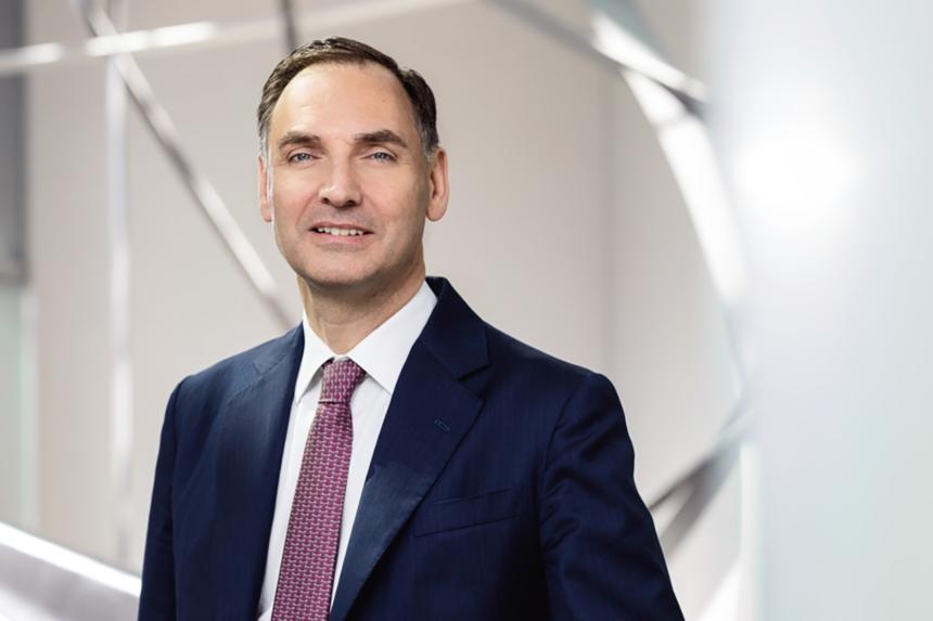 Deutsche Bank expands hiring ahead of expected investment banking ...