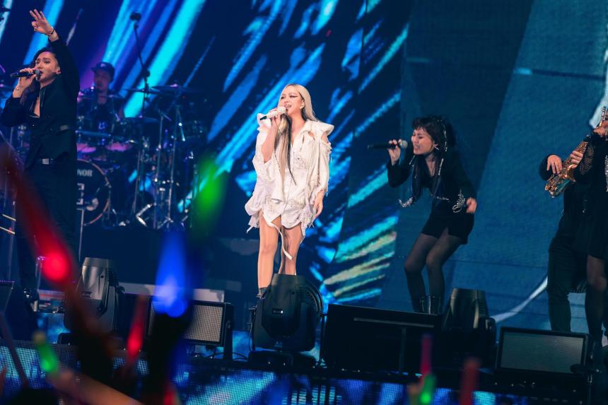 China fans barred from wearing rainbows at Taiwanese singer A-mei’s ...