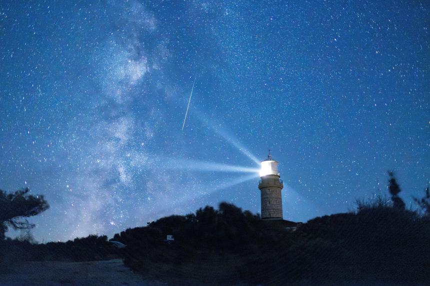 Perseid meteor shower sends shooting stars across skies the world over ...