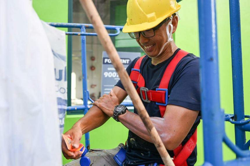 Mural artist gives Kampong Glam a glam up | The Straits Times