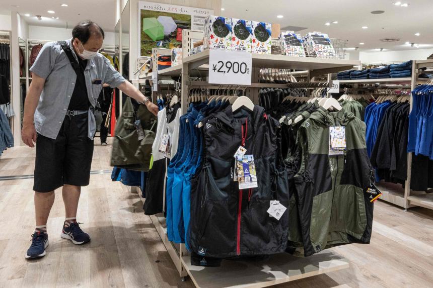 Japanese turn to wearable tech to beat the heat | The Straits Times