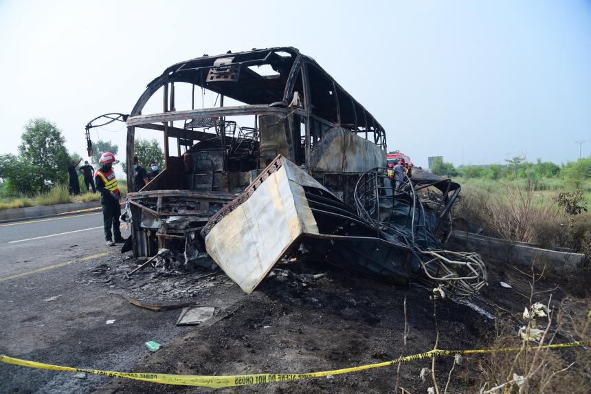 18 burn to death in Pakistan after bus crashes into fuel-carrying truck ...