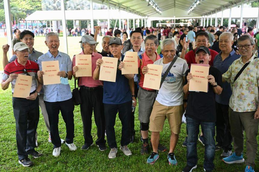 Hundreds turn up at People’s Association HQ to support presidential ...