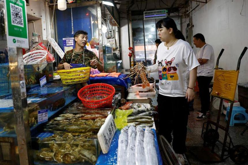 Chinese seafood traders angry, anxious as Japan begins Fukushima ...
