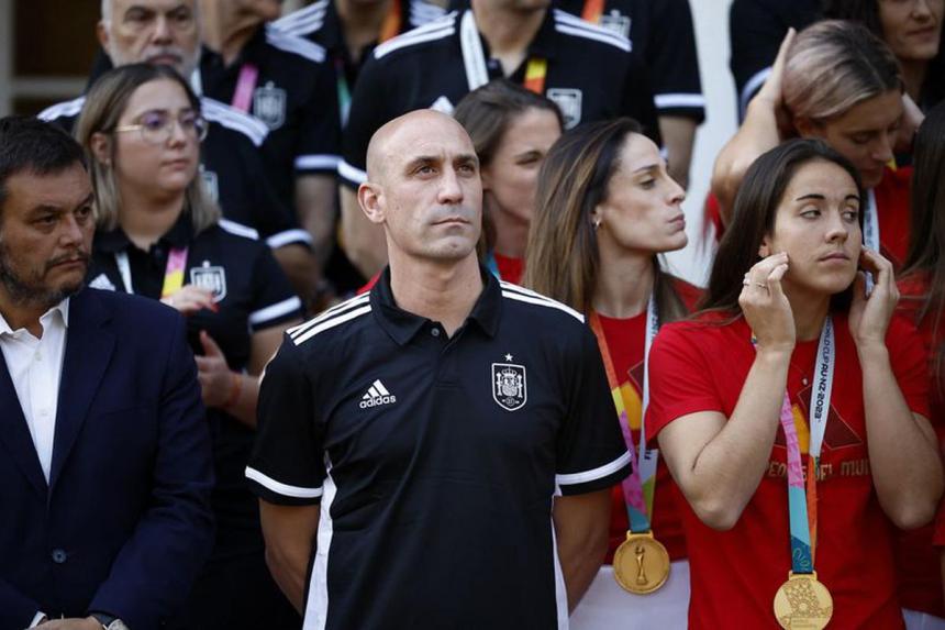 Spanish football chief Luis Rubiales refuses to resign after player ...