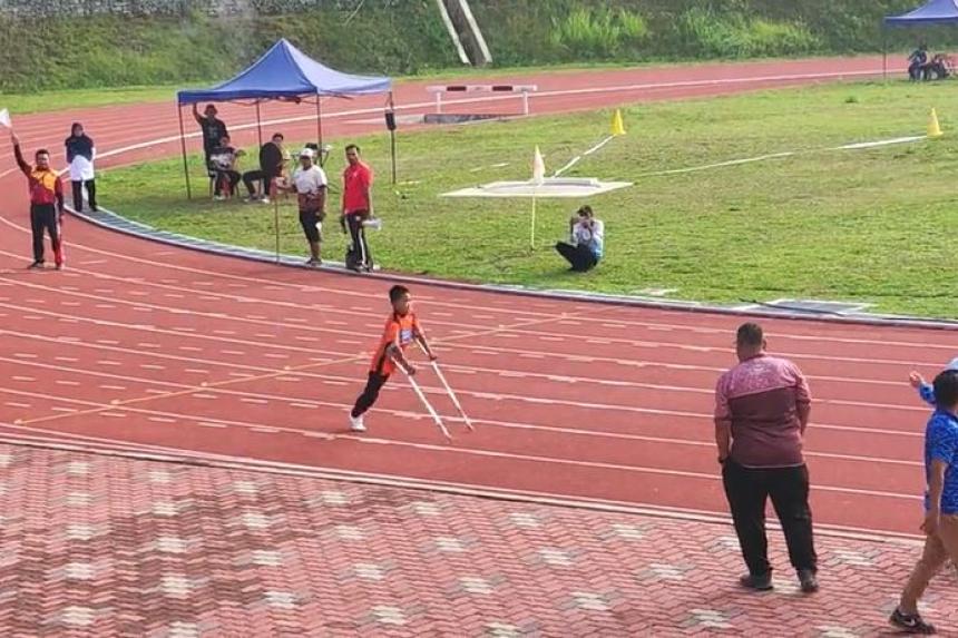 Malaysian boy with one leg finishes last in 100m race but wins the Internet | The Straits Times