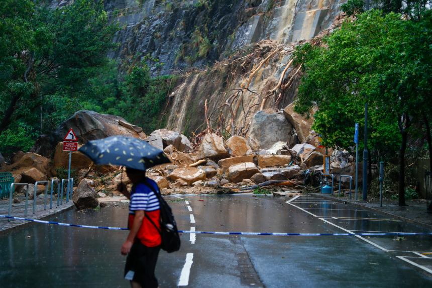 Hong Kong, Shenzhen deluged by heaviest rain on record | The Straits Times