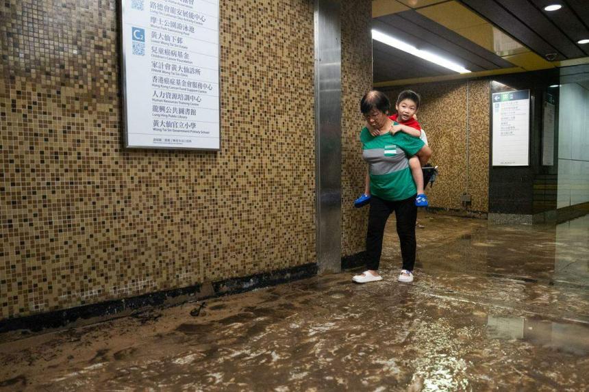 Hong Kong, Shenzhen deluged by heaviest rain on record | The Straits Times