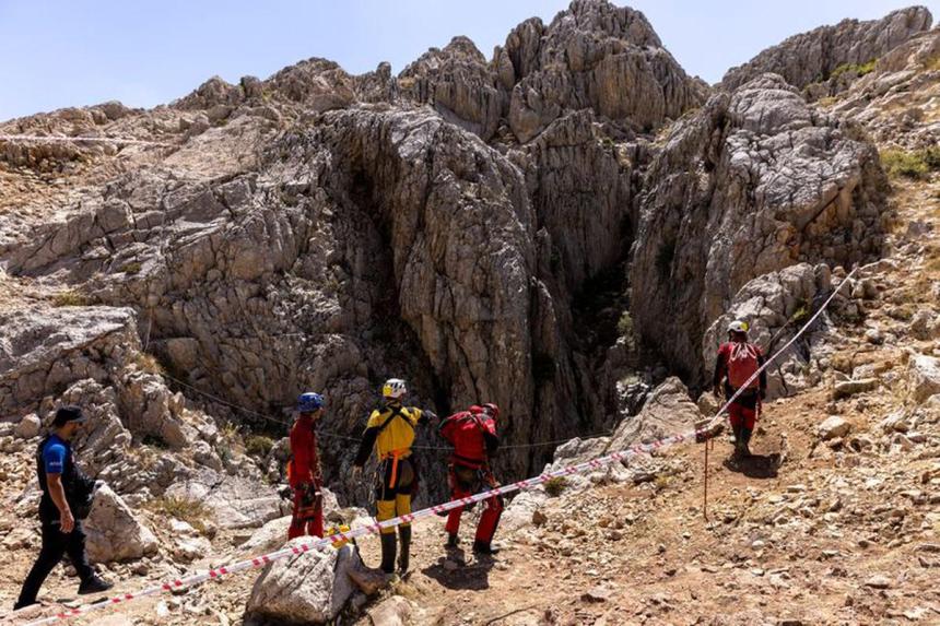 ‘I’m up, I’m alert,’ says US cave explorer trapped in Turkey | The ...