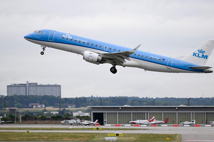 Fly responsibly? Airlines face a storm over climate claims | The ...