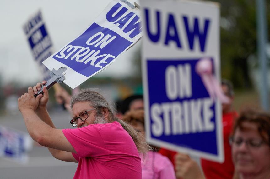 US auto workers launch first simultaneous strikes at Detroit Three ...