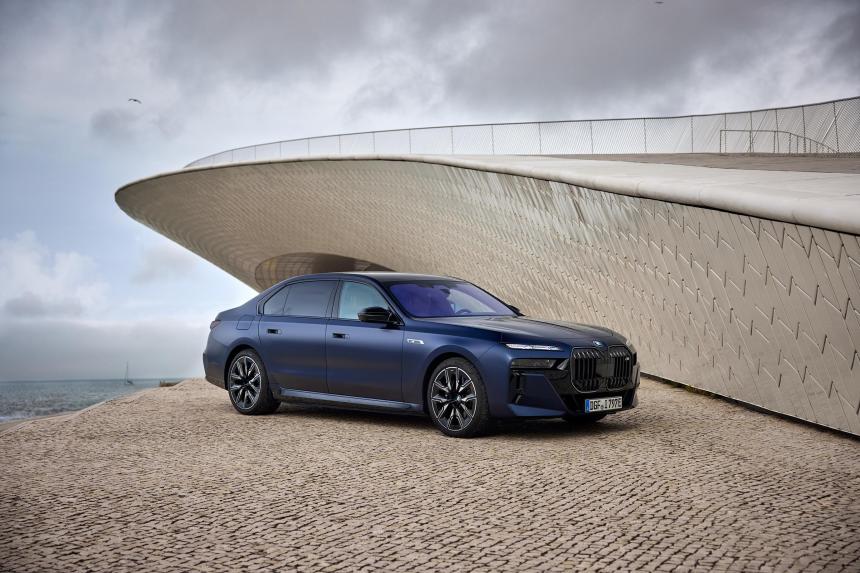 Car review: BMW i7 M70 is a luxury powerhouse | The Straits Times