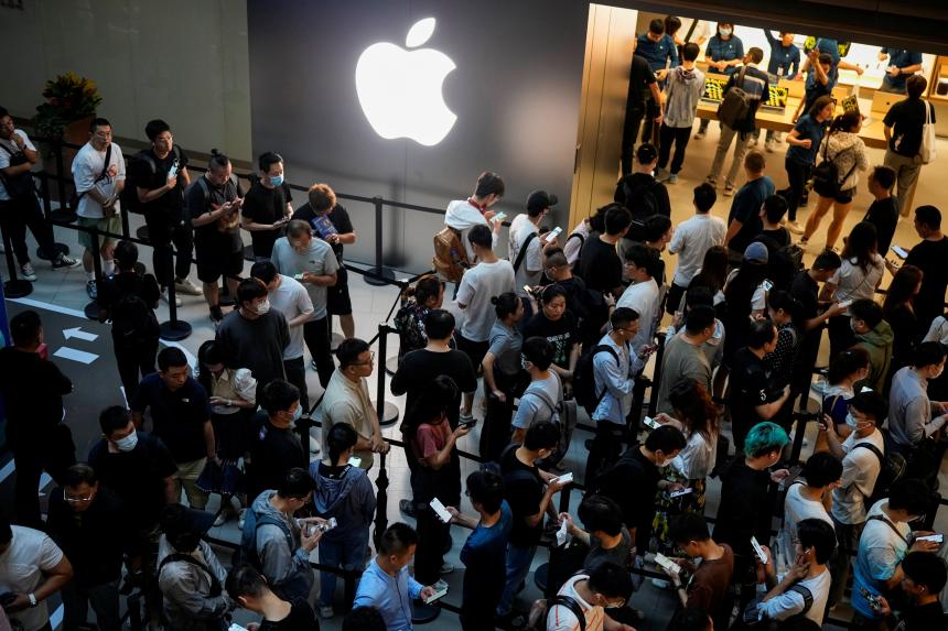 Despite China’s iPhone ban, buyers and scalpers are flocking to Apple ...