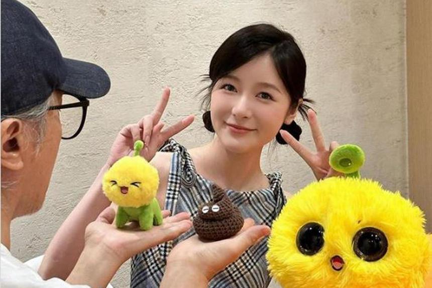 Hong Kong star Stephen Chow reunites with CJ7 son, actress Xu Jiao ...