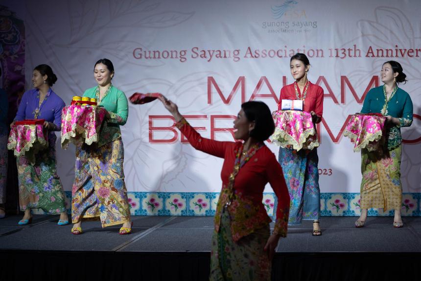 Celebrating Peranakan culture with a wedding | The Straits Times