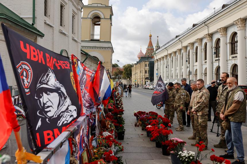 Mourners hail dead Russian mercenary Prigozhin as hero of the people ...