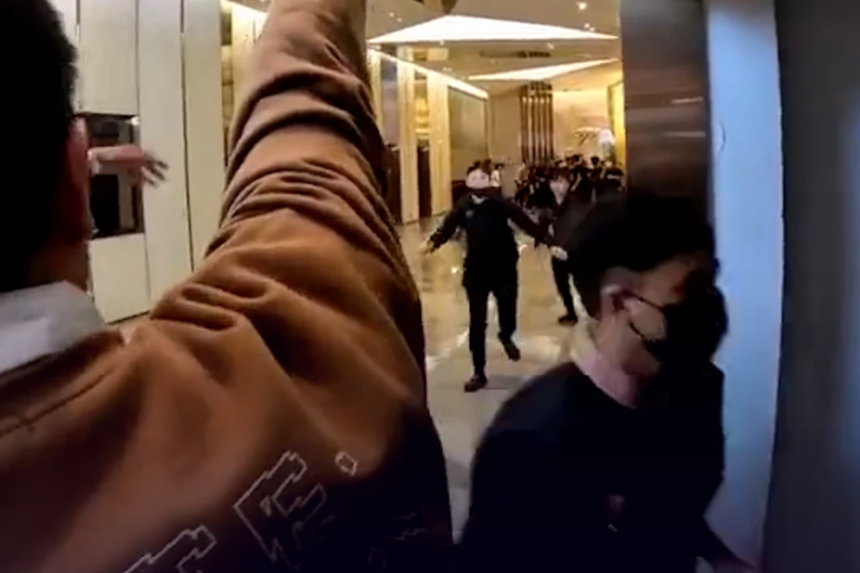 Eyewitness videos of Bangkok’s Siam Paragon shooting show heroic ...