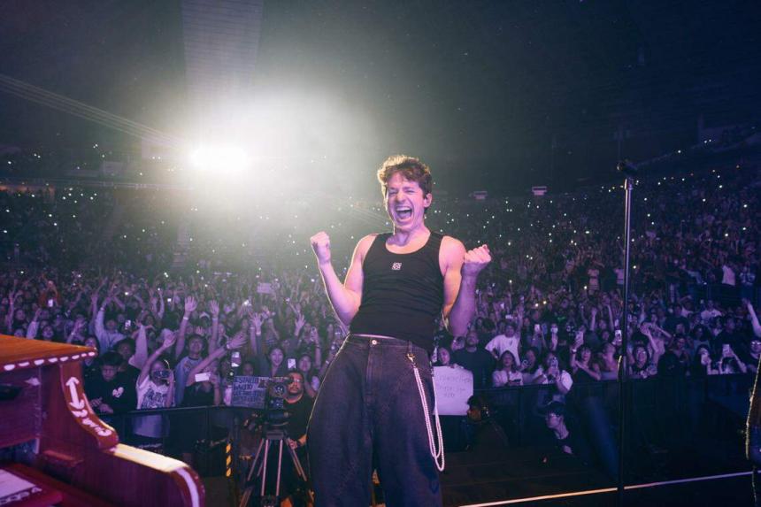 Concert review: Attention singer Charlie Puth struggles to command ...