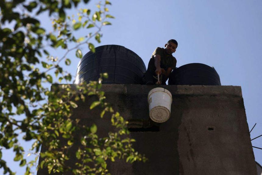 'If we bathe, we won't drink': Gazans struggle as water supplies ...