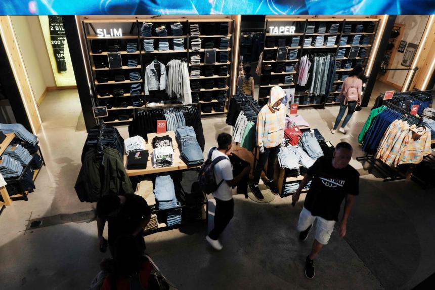 US retail sales beat expectations in boost to third-quarter GDP growth ...