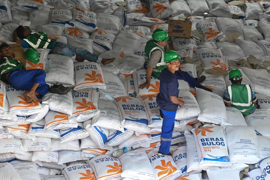 Indonesians adapt to soaring rice prices with smaller portions on ...