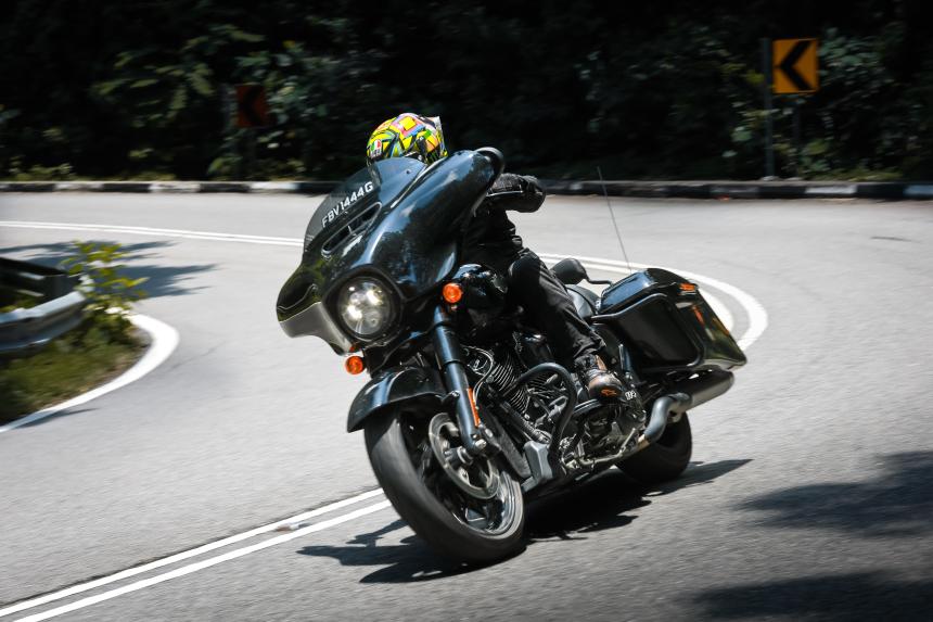 Motorcycle review: Harley-Davidson Street Glide Special made for long ...