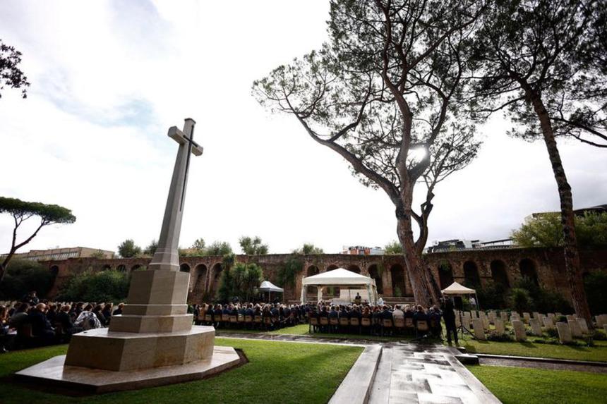 Pope, on visit to military cemetery, says there are no real winners in ...