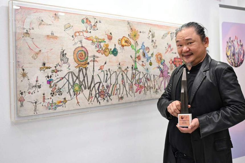 Thai artist Pratchaya Charernsook wins UOB Painting of the Year award ...