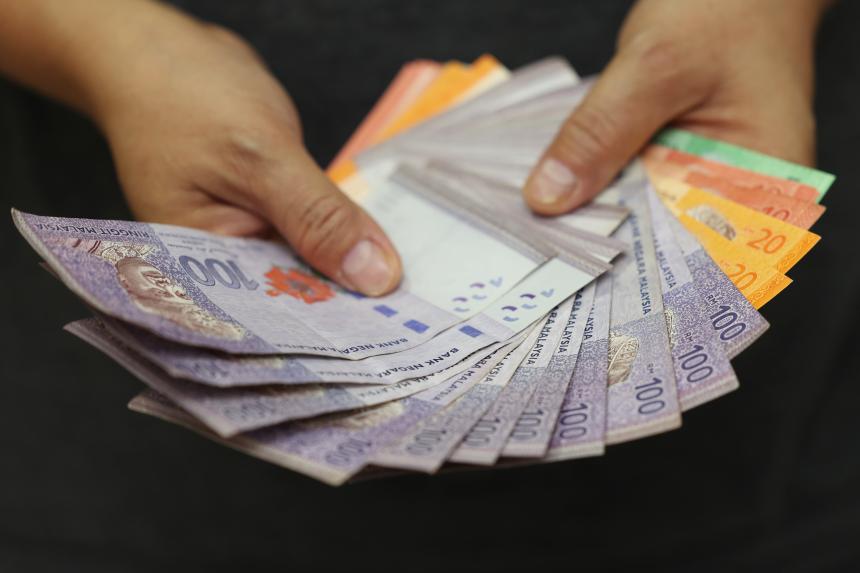 Malaysians see lower profits, cut travelling, amid weaker ringgit | The ...
