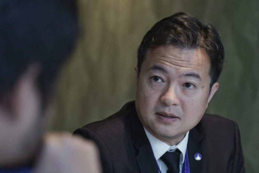 Much to learn from SIA, says Cathay Pacific chief as competition hots ...