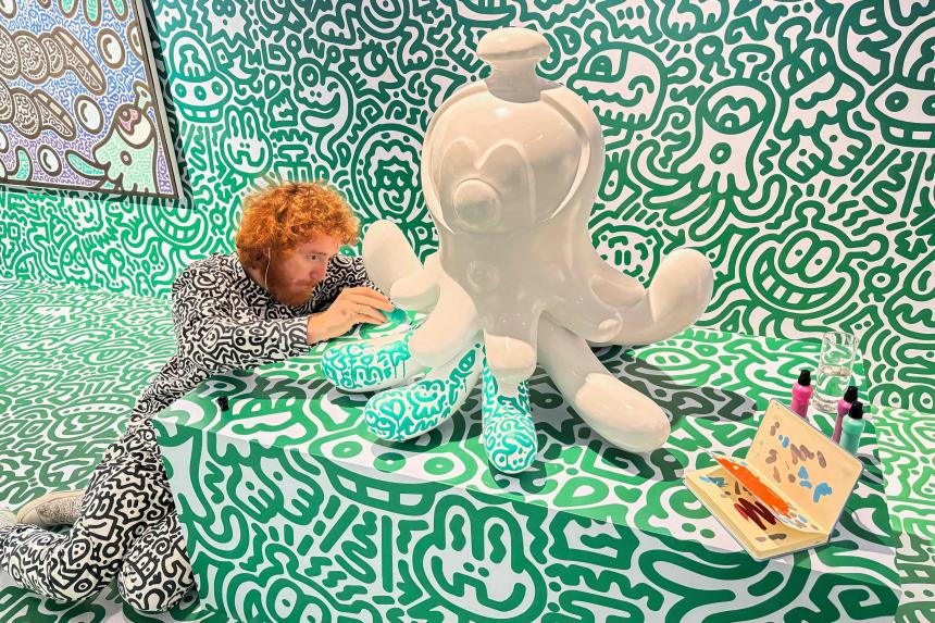 British artist draws Hong Kong crowds with his ‘graffiti spaghetti ...