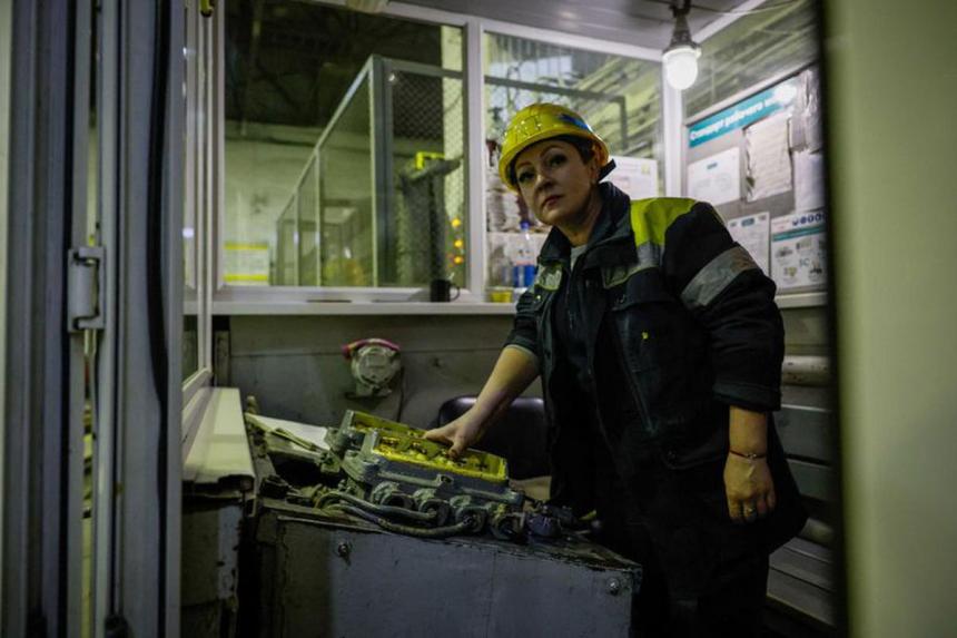 Ukraine's coal mines turn to women to solve wartime staff shortages ...