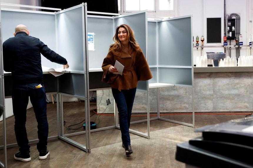 Dutch vote in tight election with far right set for gains | The Straits ...