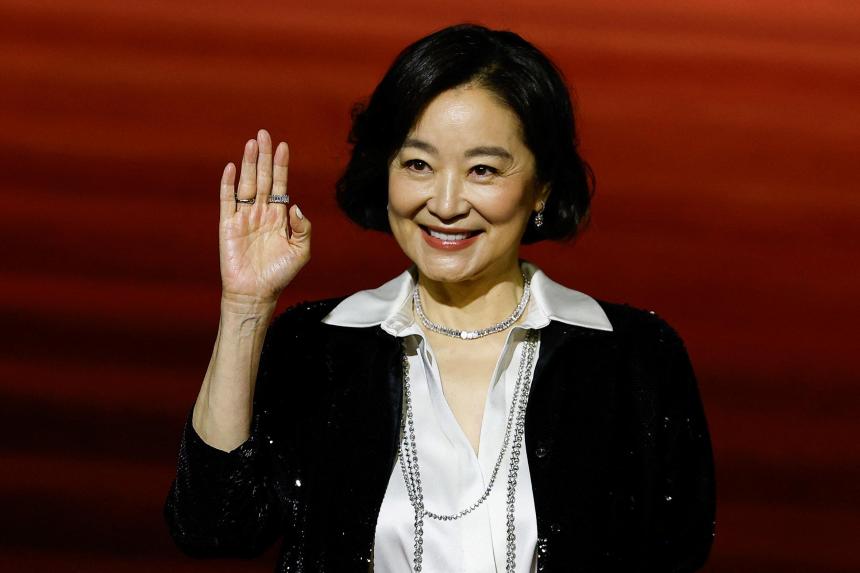 Film legend Lin Ching-hsia threatened with swords, guns to take up ...